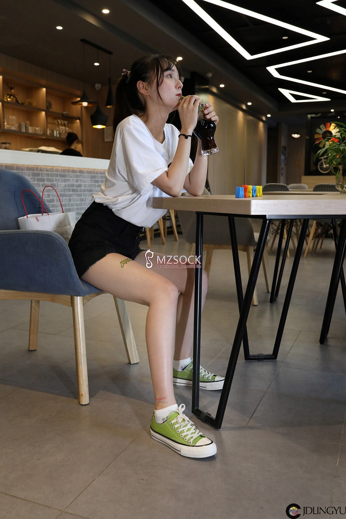 [MZSOCK]爱美足 No.037 悦悦 – 绝对领域